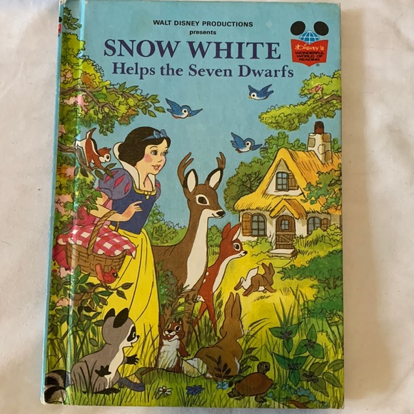 Disney | Other | Disney Wonderful World Of Reading Snow White Helps The ...